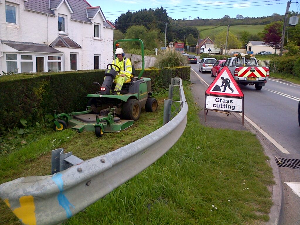 Island Roads | Keeping our verges neat, tidy and green