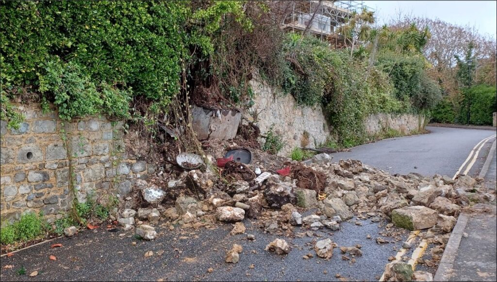 Advice to landowners as walls collapse – Island Roads